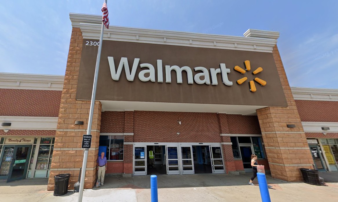 Hamden Walmart to expand into former Bob's Stores next door
