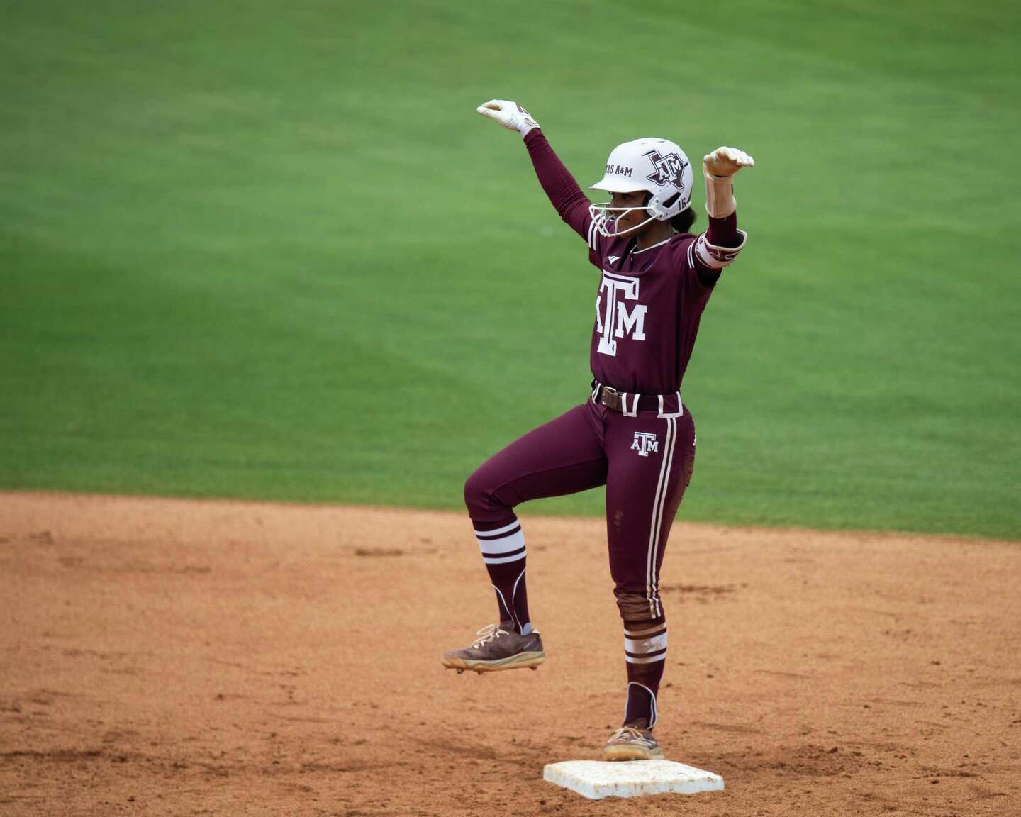 Top-ranked Texas A&M rebounds after being upset by Liberty