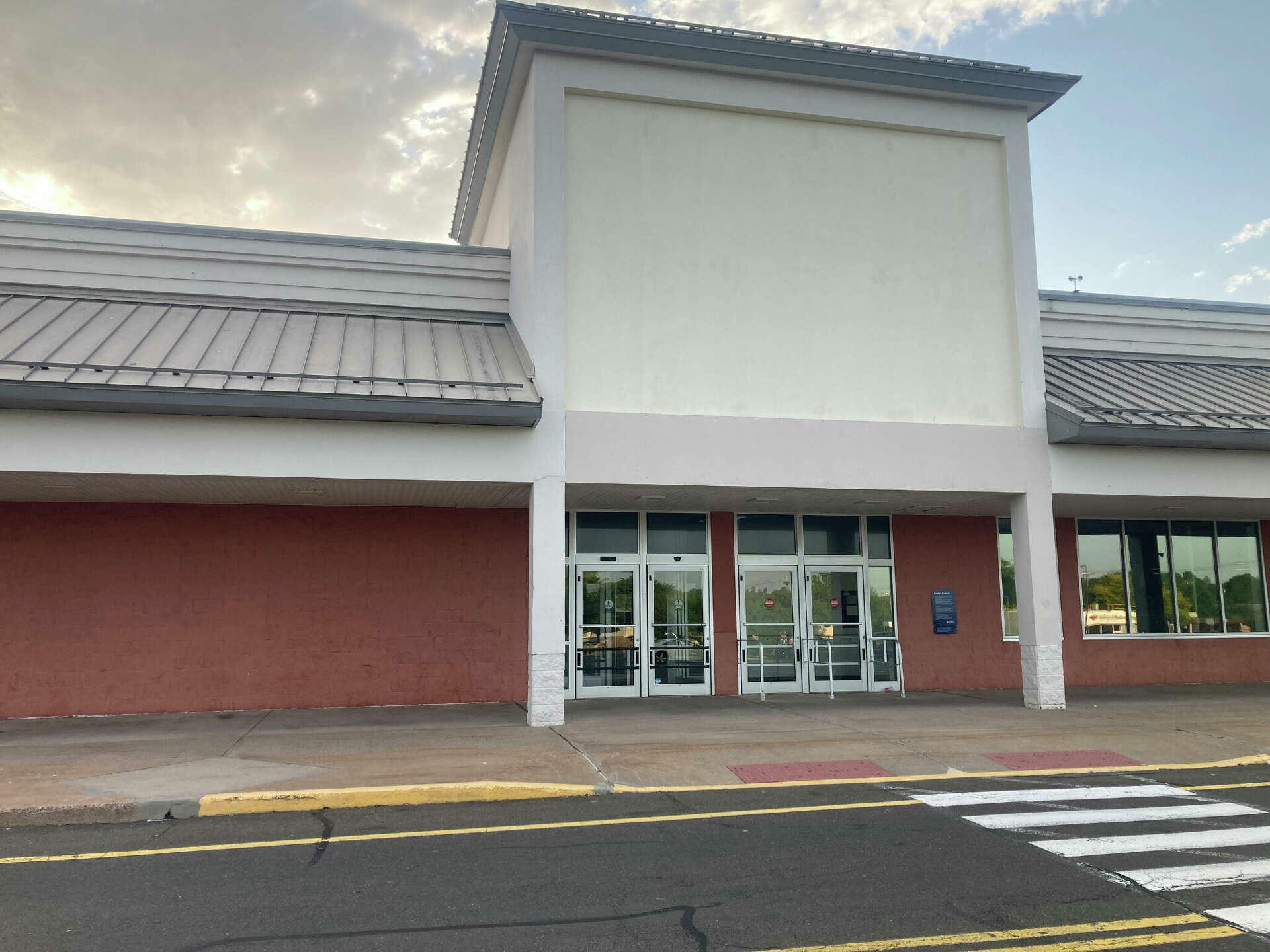 Hamden Walmart to expand into former Bob's Stores next door