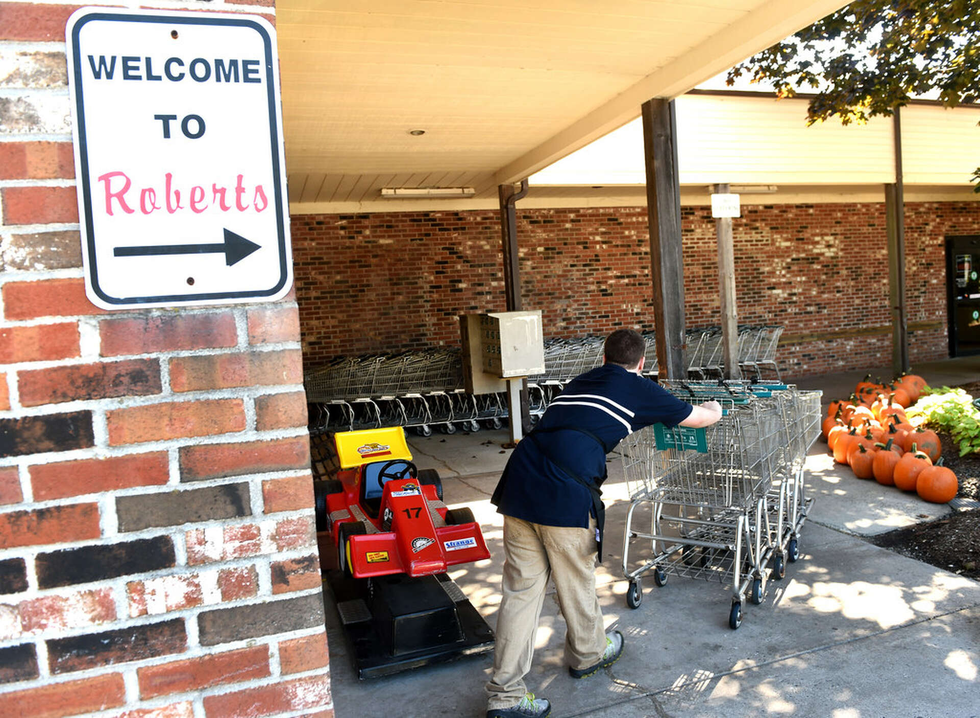 North Madison's Robert's Food Center to close after 40 years