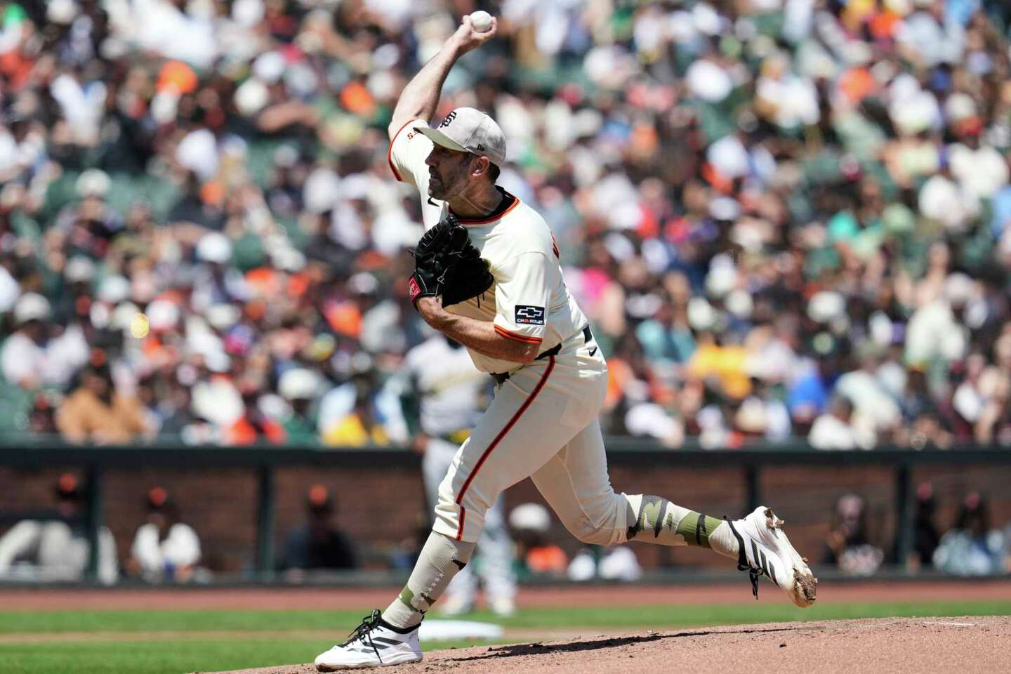 Giants’ Justin Verlander dealing with pec issue; David Villar DFA’d