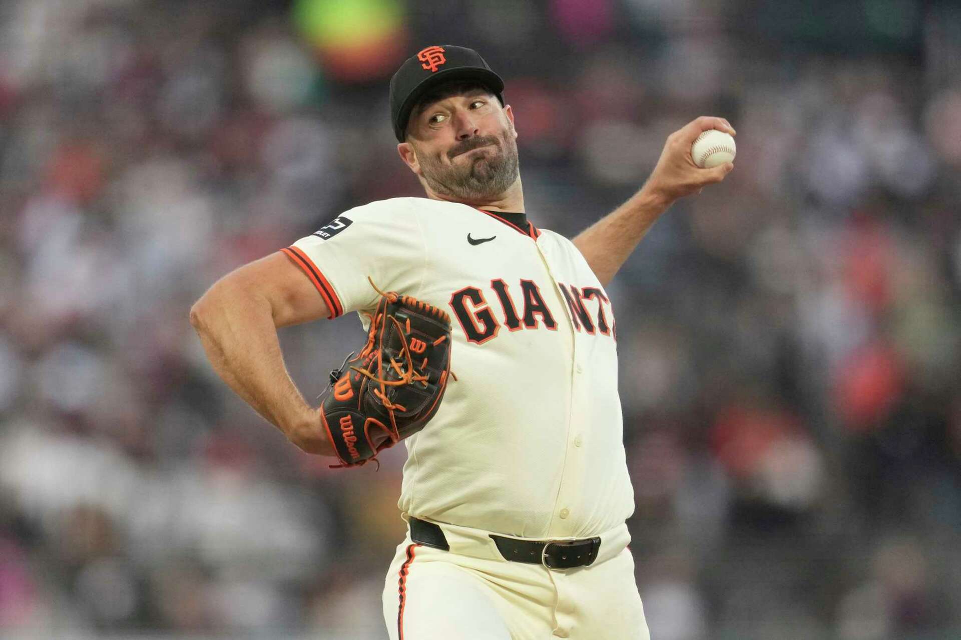 Giants no-hit into 6th, fall to K.C. in 1st loss in a Robbie Ray start