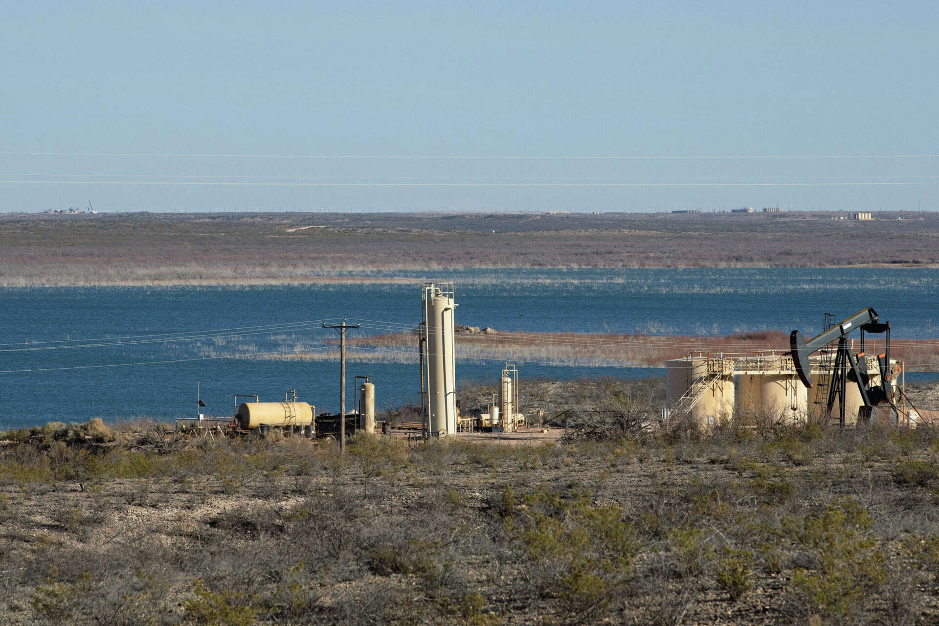 Texas oil, gas companies drill with river water despite drought