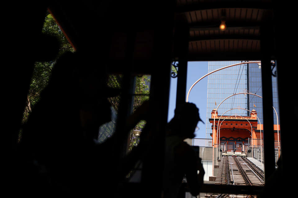 The world's shortest railway is an easy ride on a California hillside