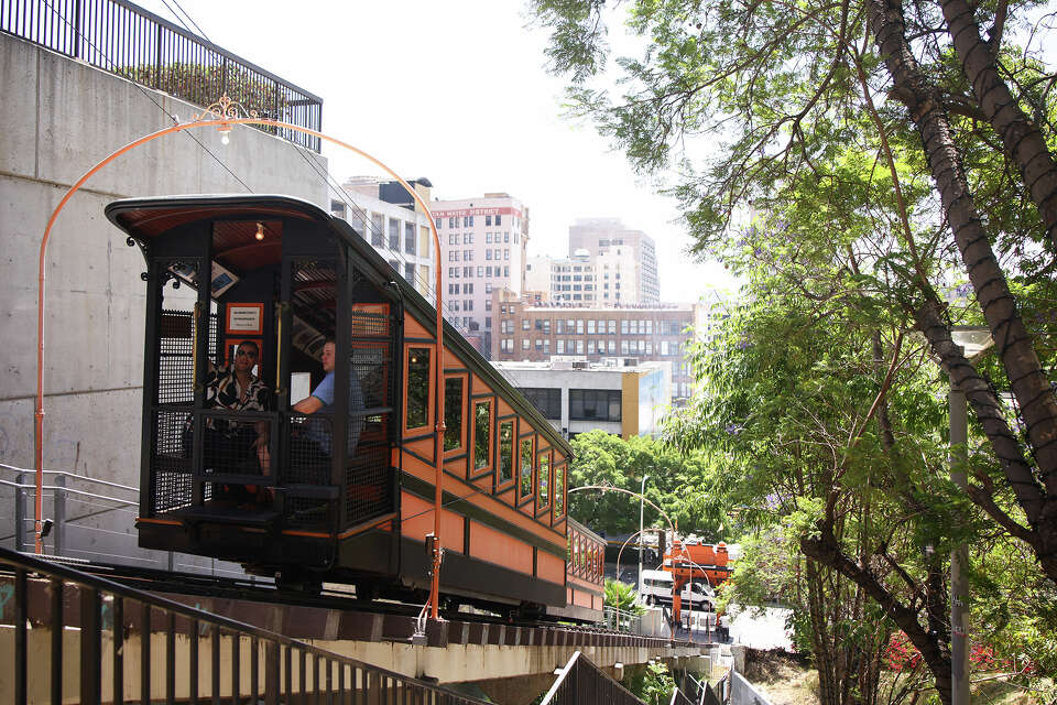 The world's shortest railway is an easy ride on a California hillside