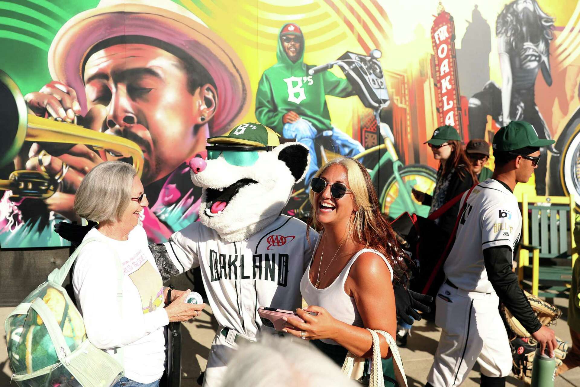 Sellout crowd for Ballers, Oakland’s baseball team, in season opener