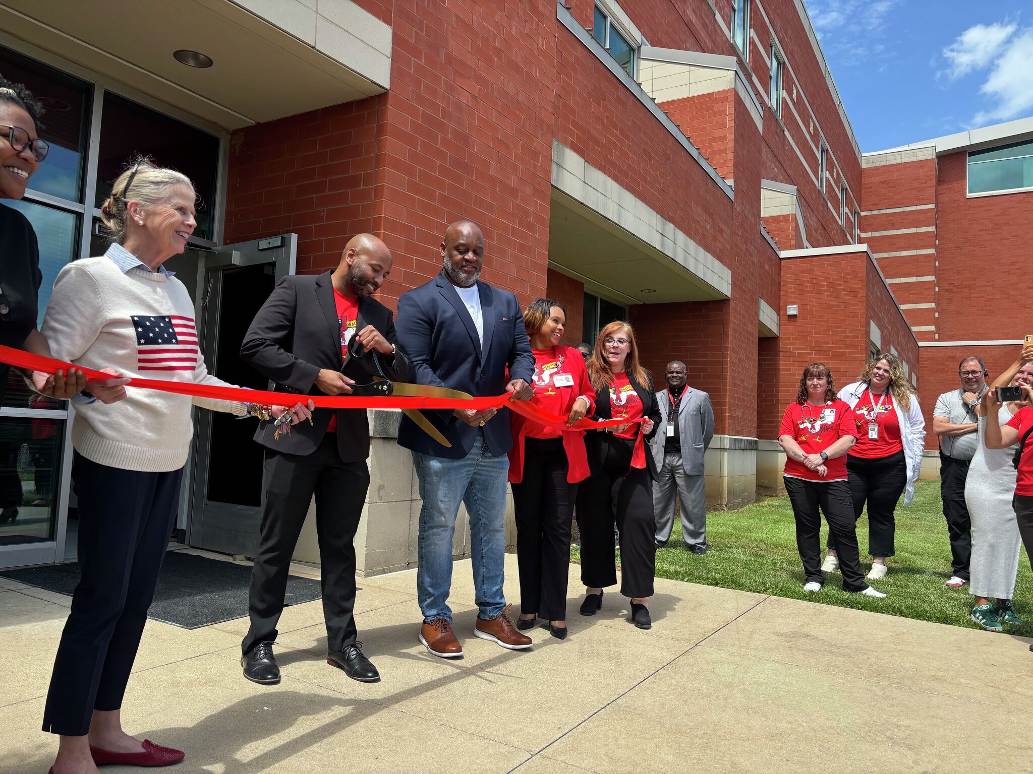 Alton School District opens year-round health clinic