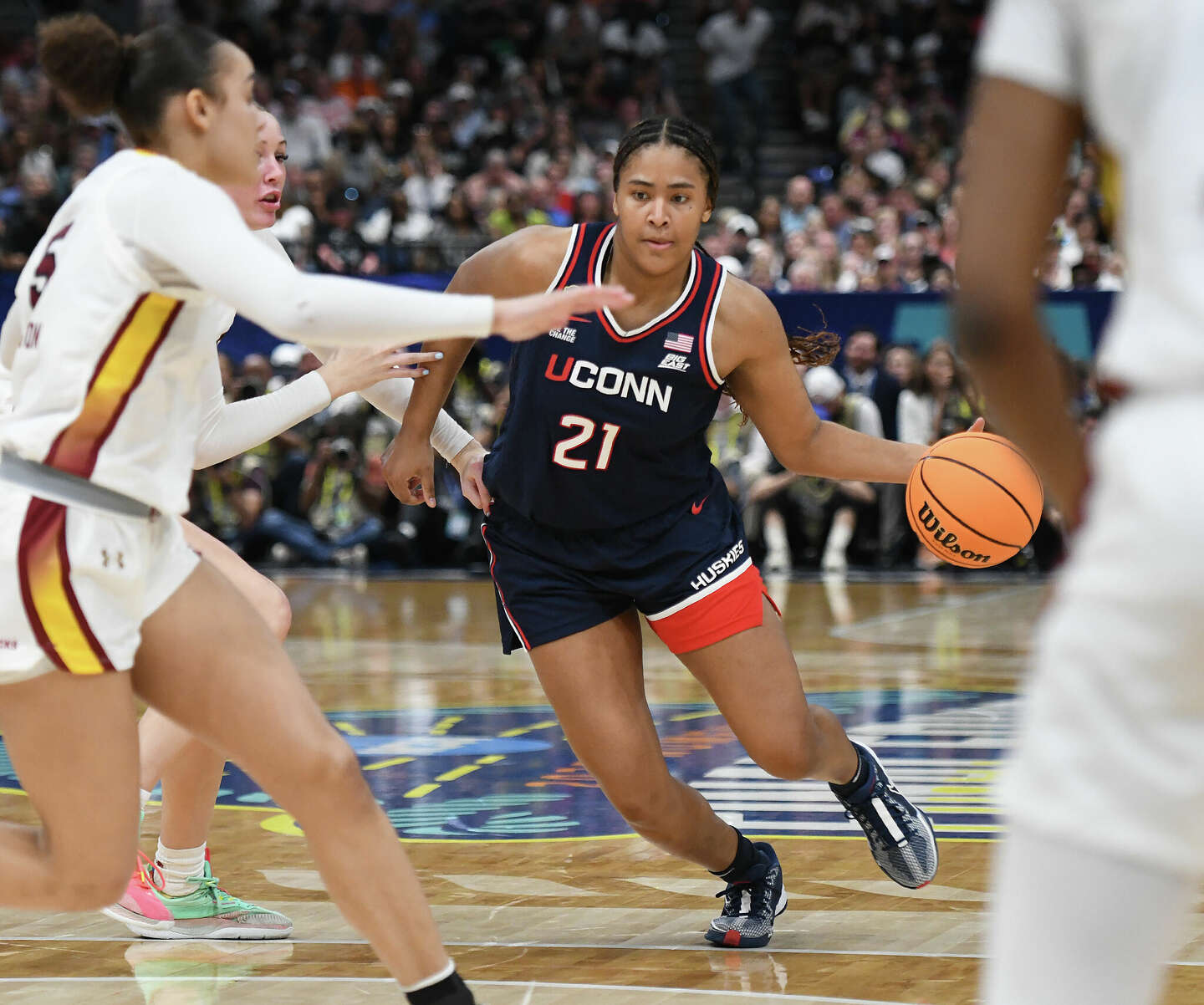 UConn stars Azzi Fudd, Sarah Strong sign NIL deal with Unrivaled