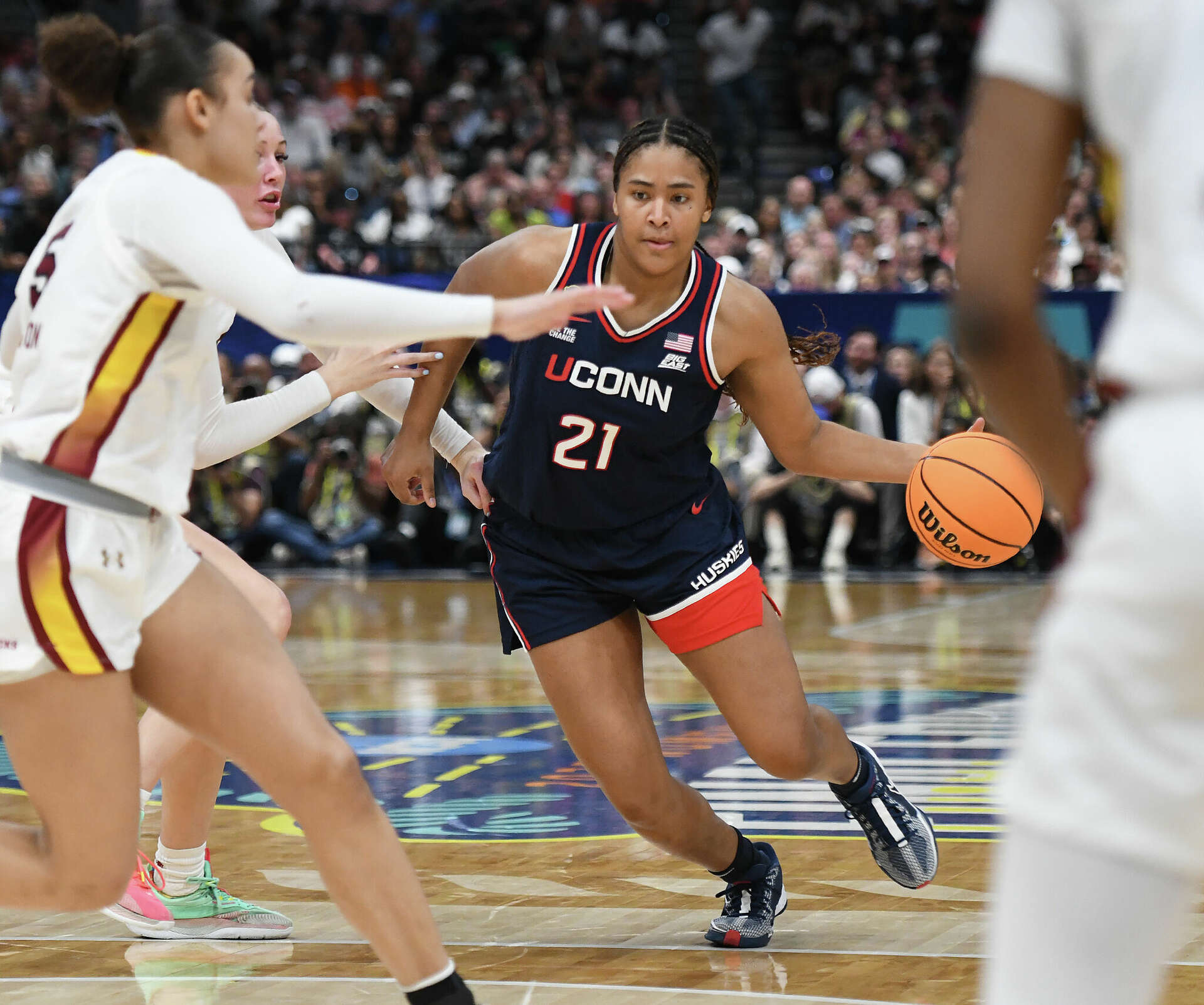 UConn stars Azzi Fudd, Sarah Strong sign NIL deal with Unrivaled