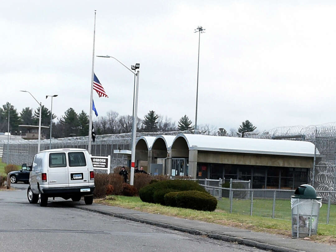 Inmate choked, punched CT prison guard in unprovoked attack: Officials