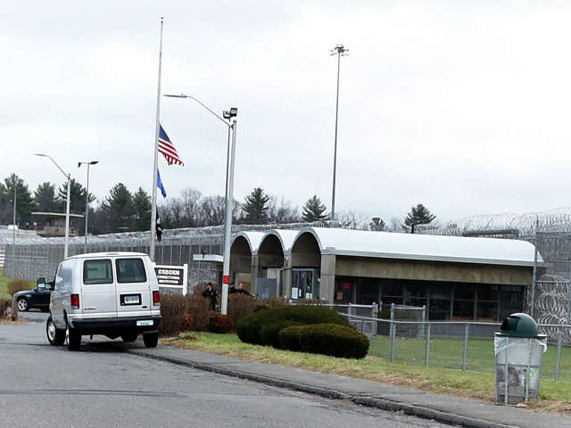 Inmate choked, punched CT prison guard in unprovoked attack: Officials