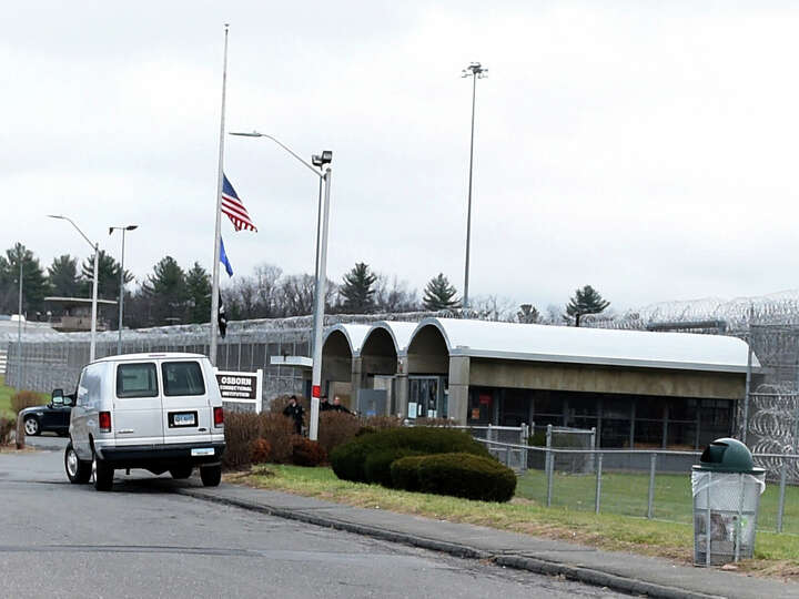 Inmate choked, punched CT prison guard in unprovoked attack: Officials