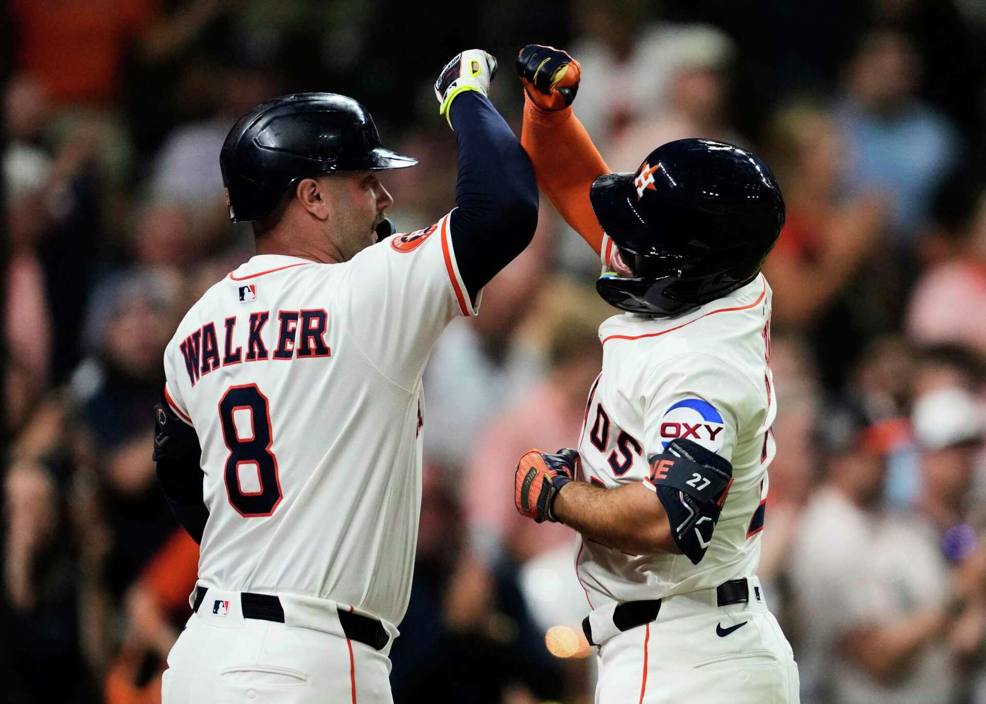 Jose Altuve's two homers give Astros important win over Mariners