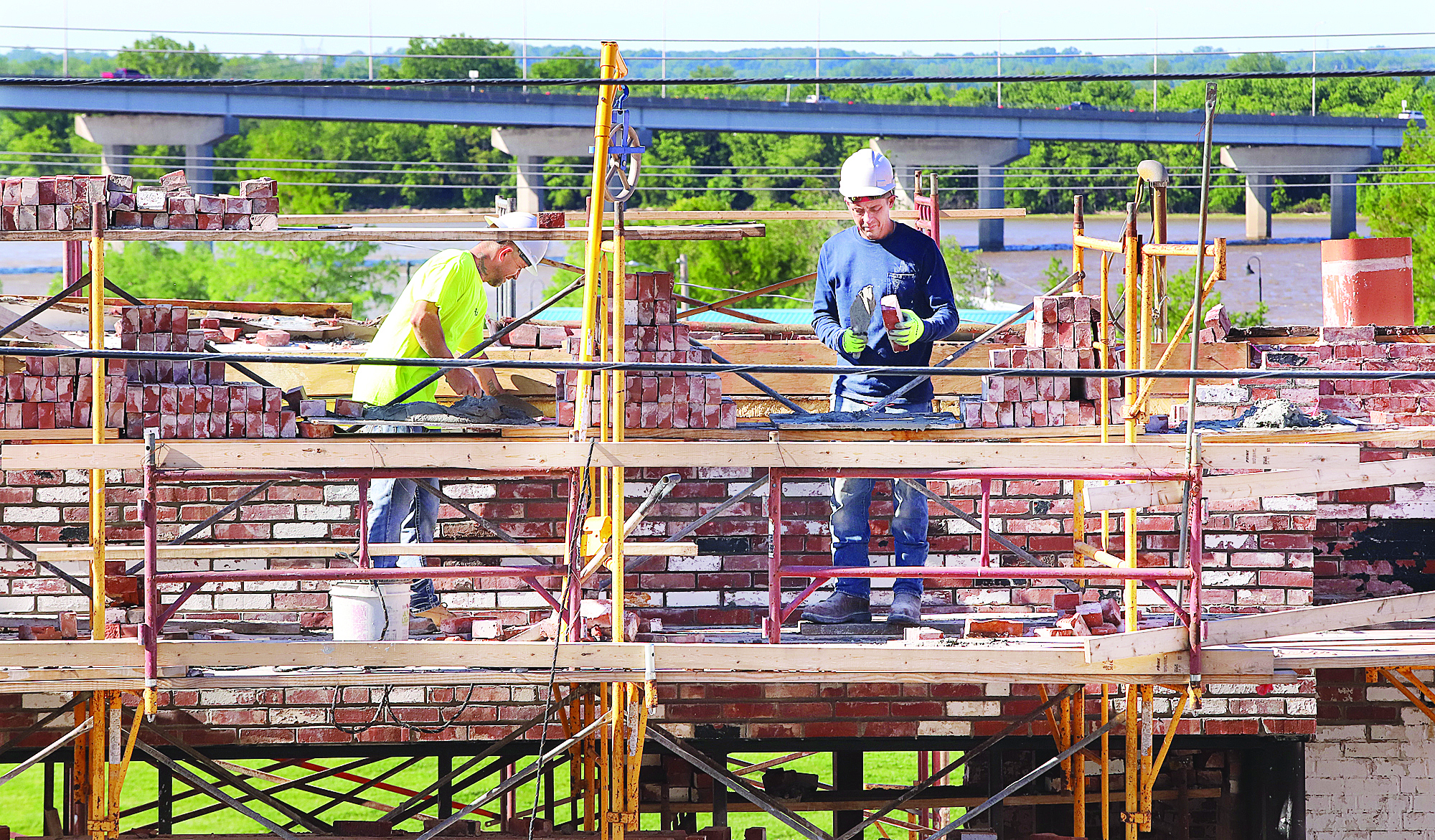 Alton brick building undergoes renovation on East Broadway