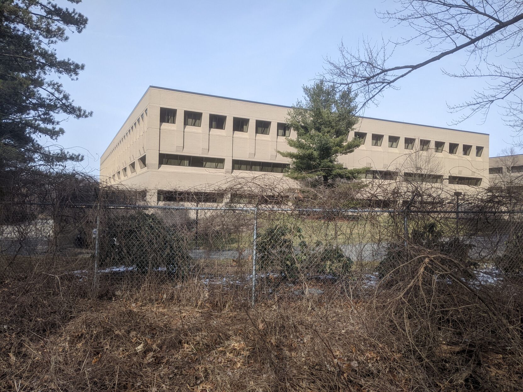CT Branford investor acquires Enfield MassMutual campus for $4M