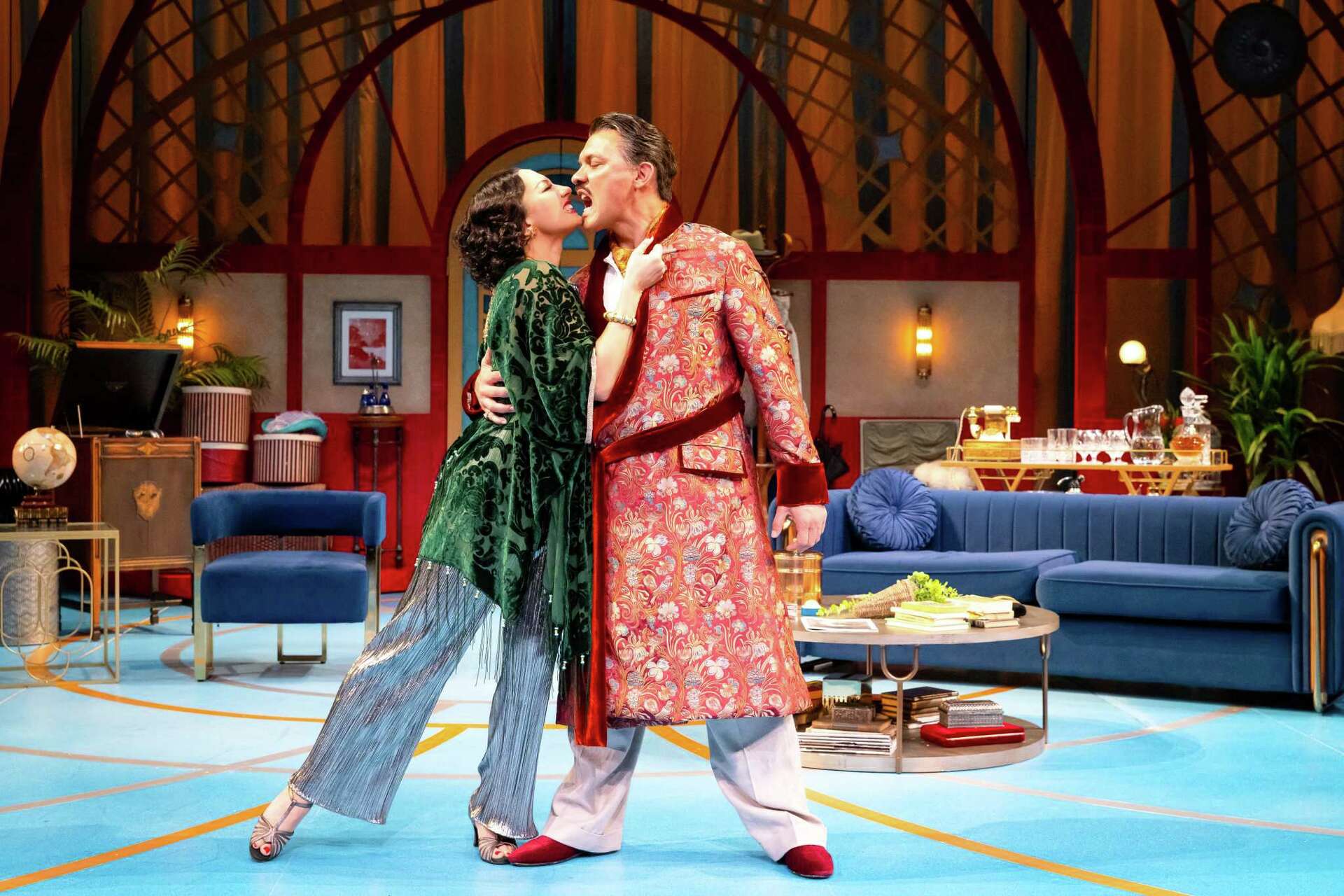 'Private Lives' at Houston's Alley Theatre looks great but feels thin