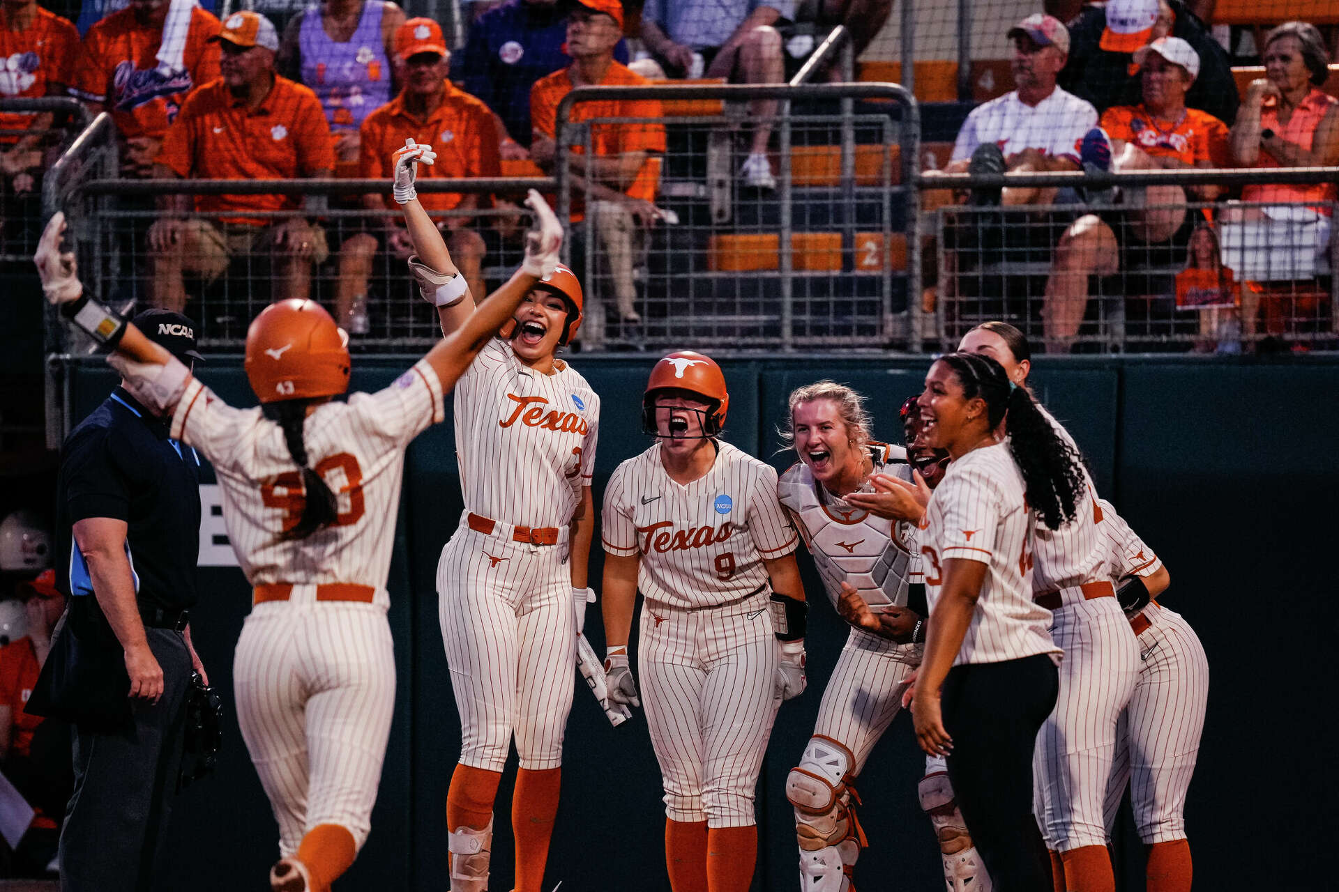 Texas stays alive in NCAA softball thanks to Teagan Kavan