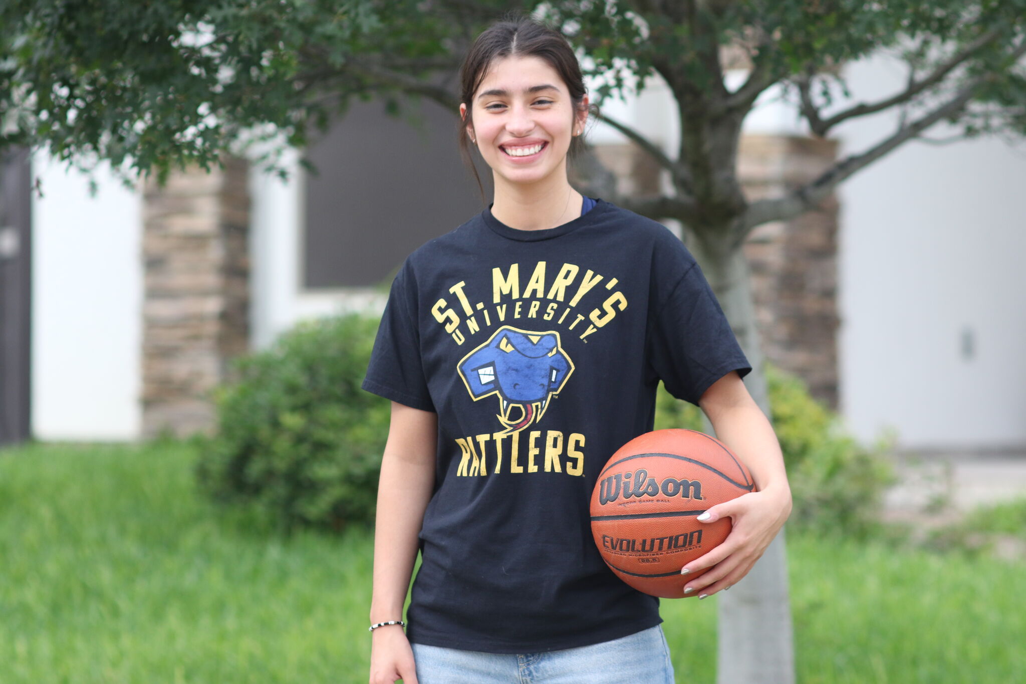 Alexander basketball standout Emily Buitron to play at St. Mary's