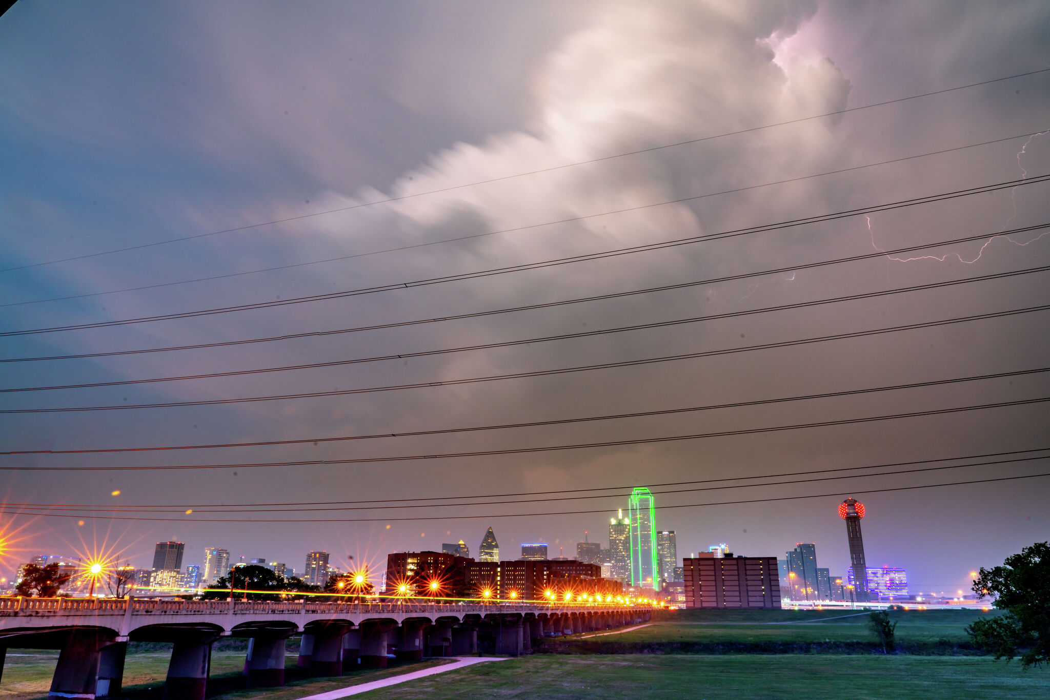 Severe thunderstorms, 'spin-up' tornadoes threaten Texas