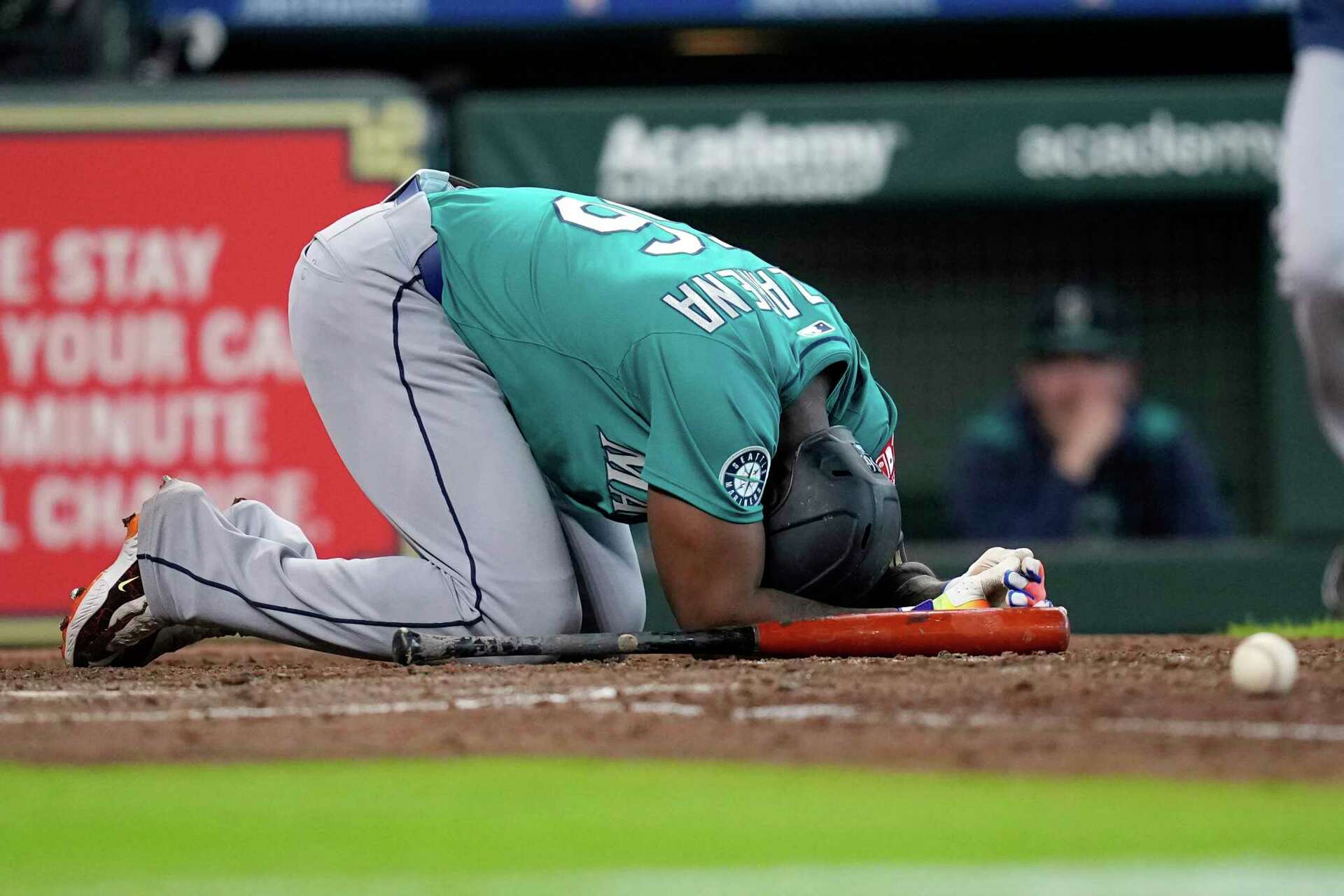 Christian Walker's homer lifts Astros past Mariners, wins series