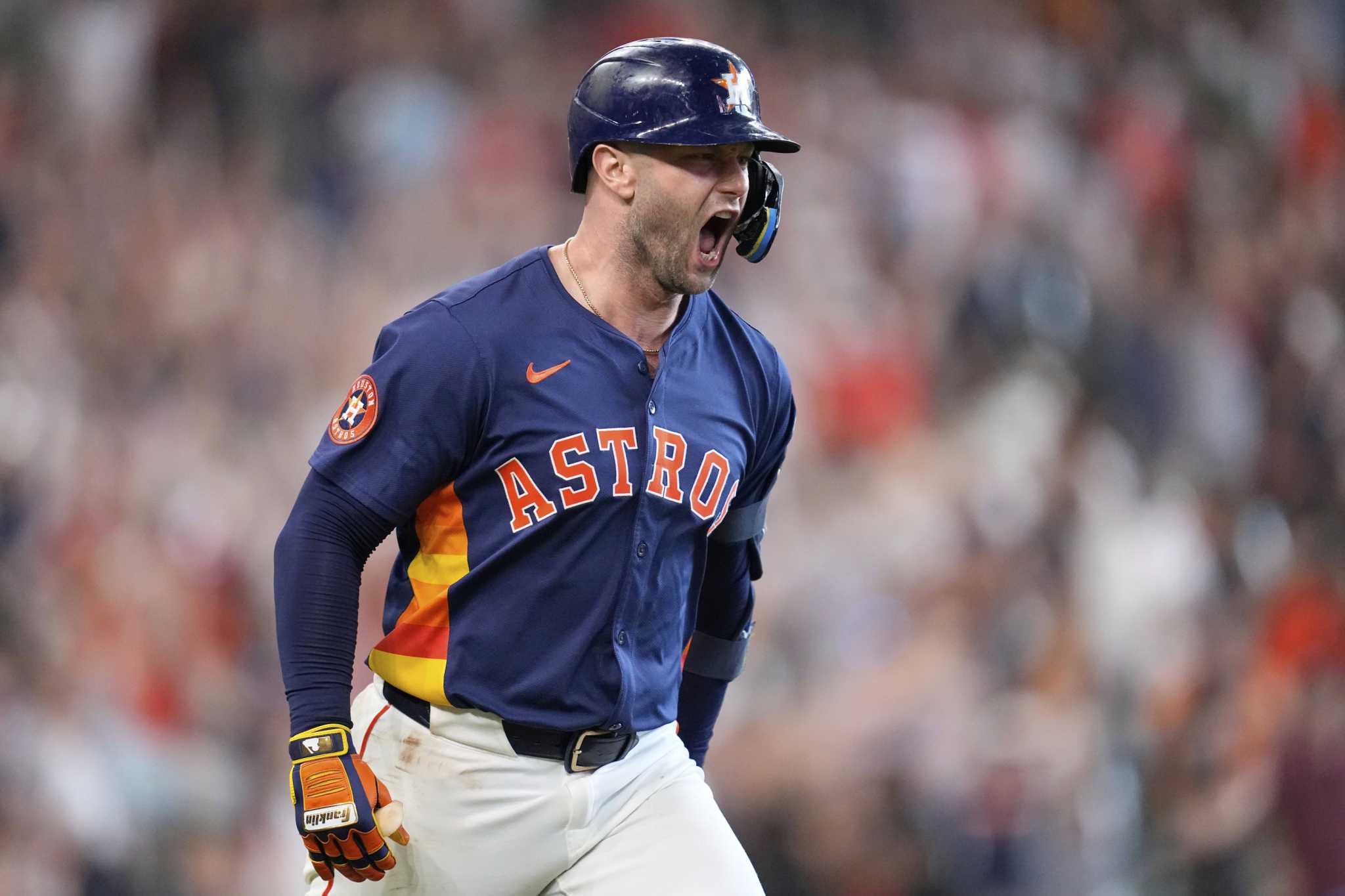 Christian Walker's homer lifts Astros past Mariners, wins series