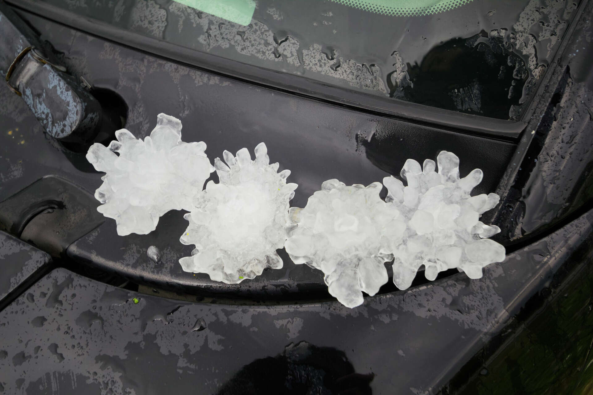 Severe storms harboring 'very large' hail threaten Texas