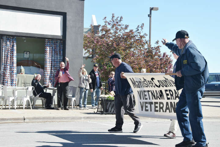 Memorial Day parade, ceremony honors veterans who died in service
