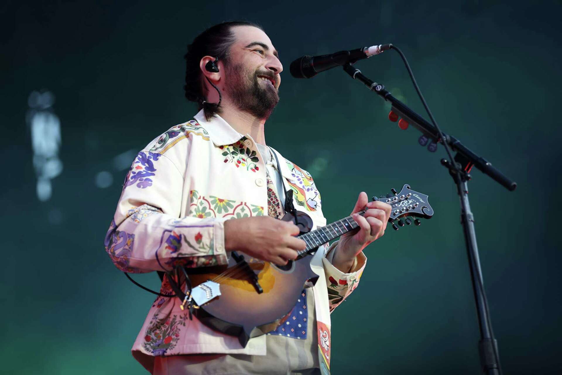 Noah Kahan closes BottleRock with a fall and an apology