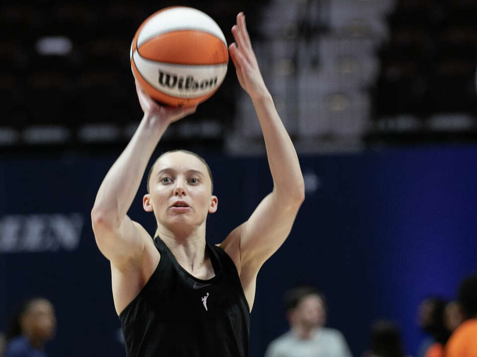 Fans turn out for Paige Bueckers' WNBA return to Connecticut