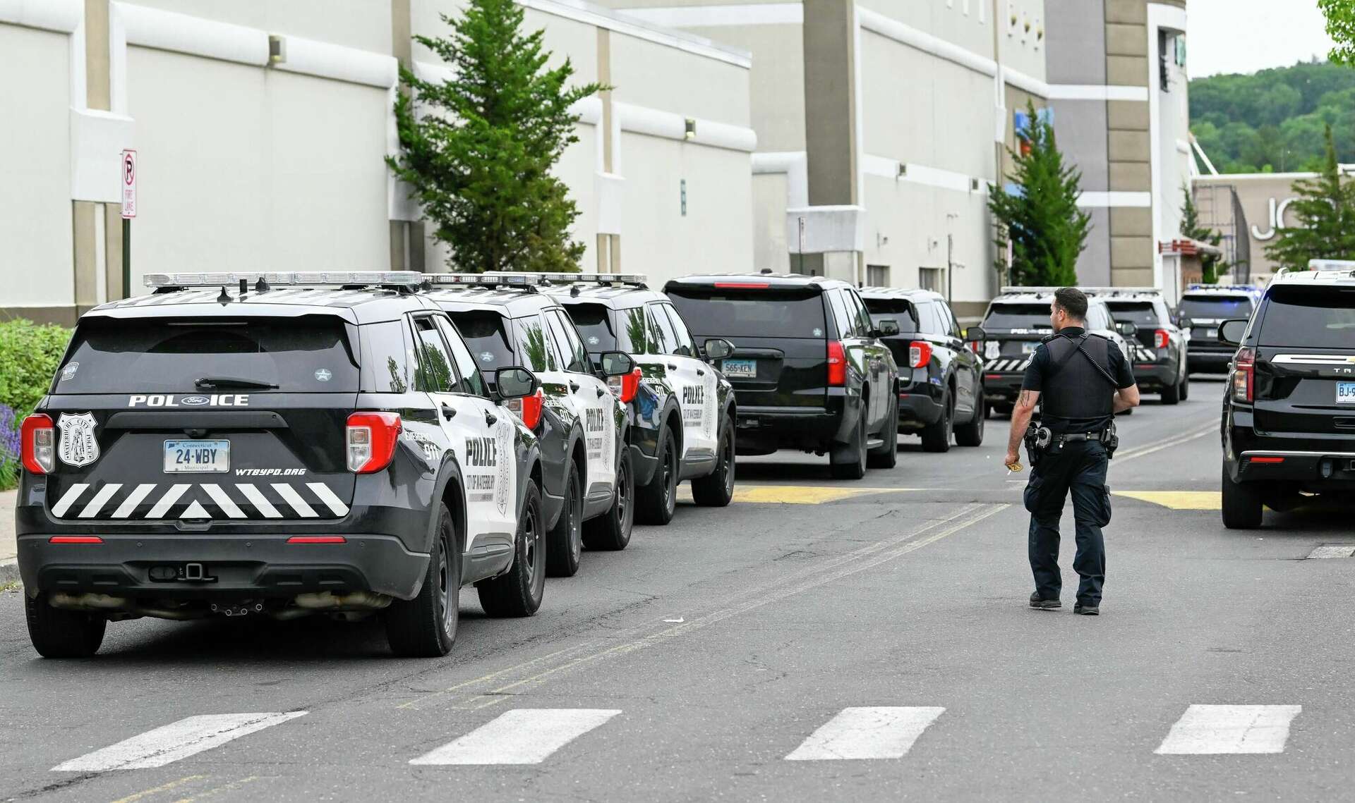 5 people shot at Brass Mill Center mall in Waterbury, police say