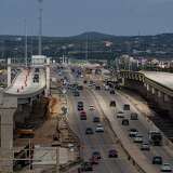 Kayaker spots alligator on upper Guadalupe River