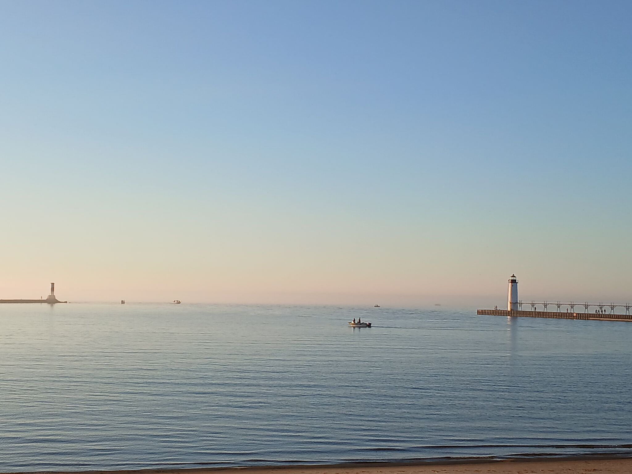 Lake Michigan Manistee anglers catching Chinook salmon, brown trout