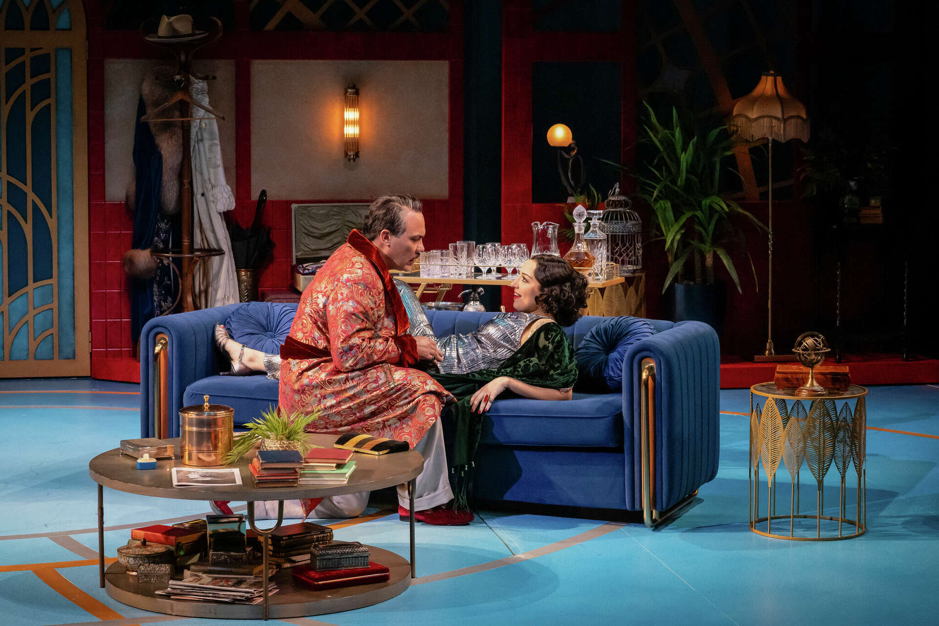 'Private Lives' at Houston’s Alley Theatre is original 'White Lotus'