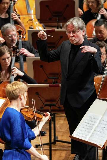 Understanding the vital role of a conductor in orchestra performances