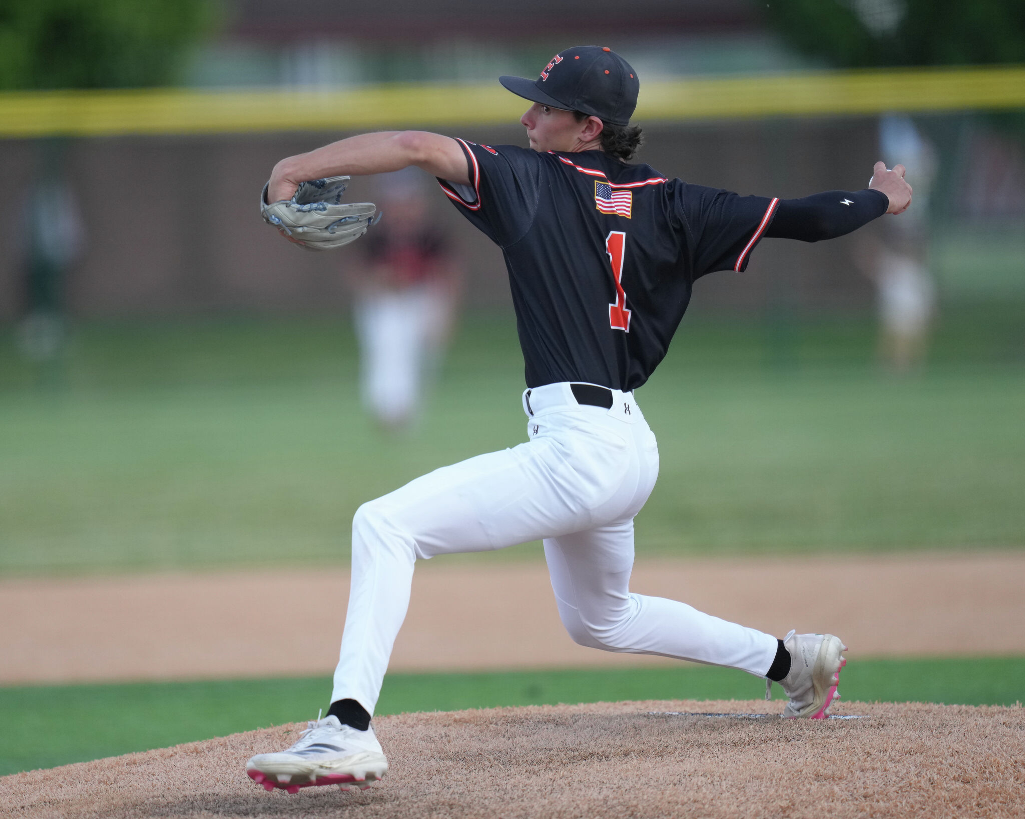Waltenberger's homer ignites Edwardsville's win to open postseason