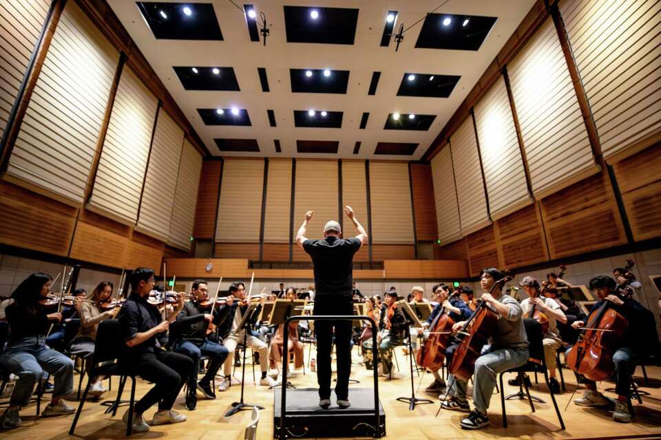 Understanding the vital role of a conductor in orchestra performances