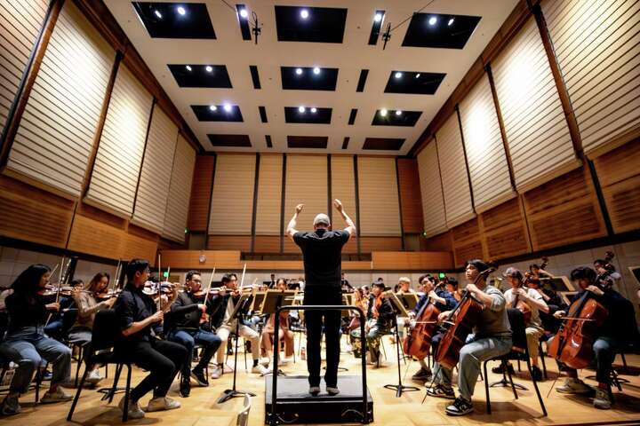 Understanding the vital role of a conductor in orchestra performances