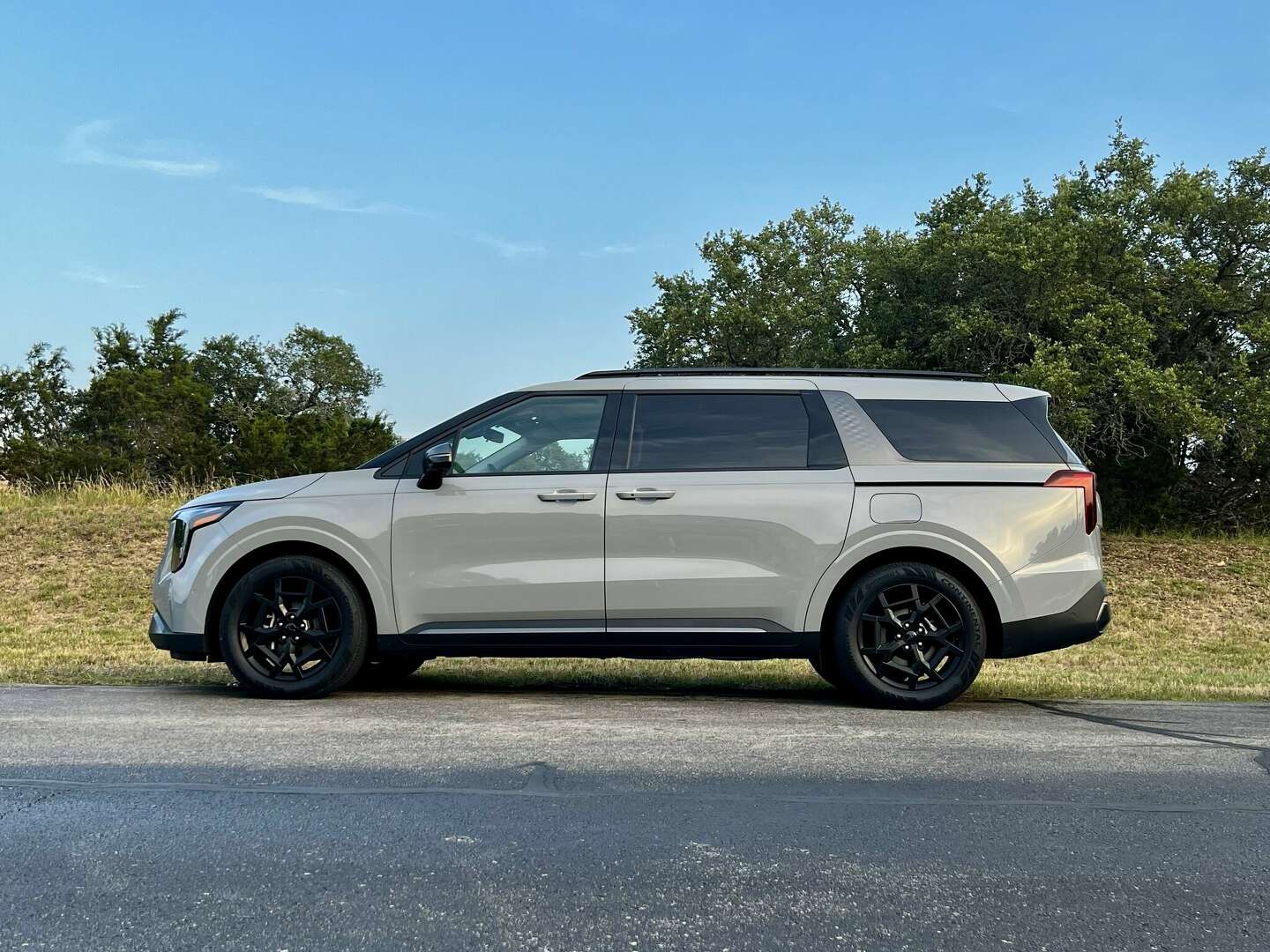 Kia Carnival hybrid minivan for 2025 review