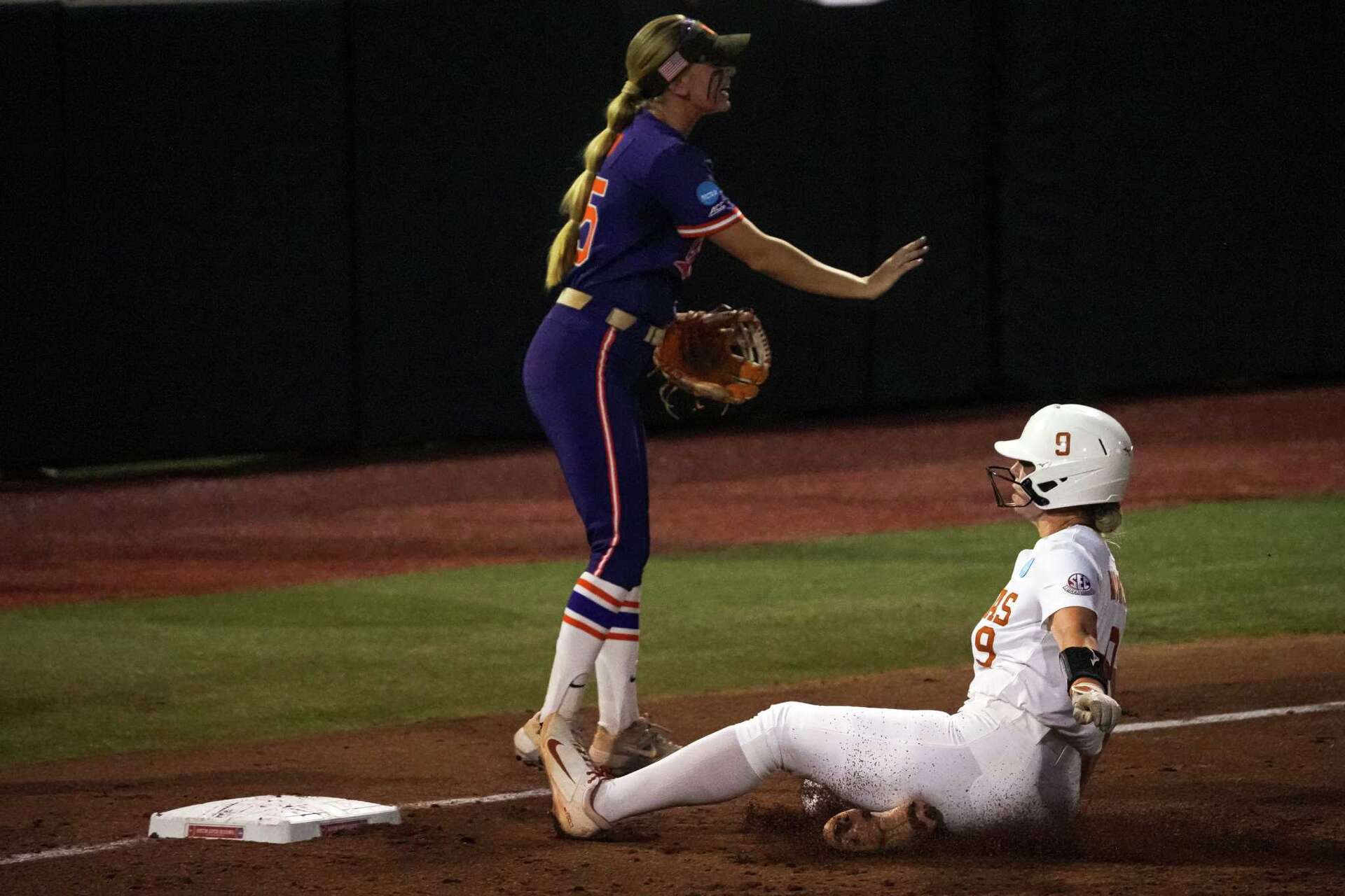 Texas softball: Leighann Goode shined in Austin Super Regional