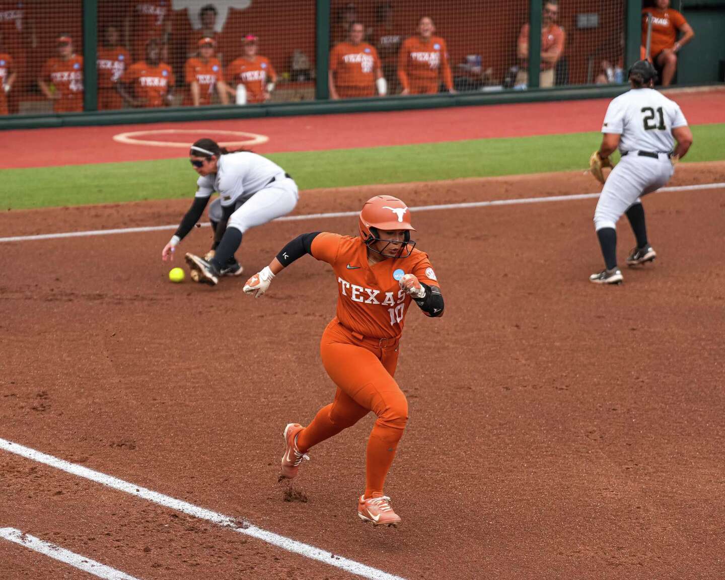 WCWS: Texas softball's Mia Scott won't play pro when her career ends