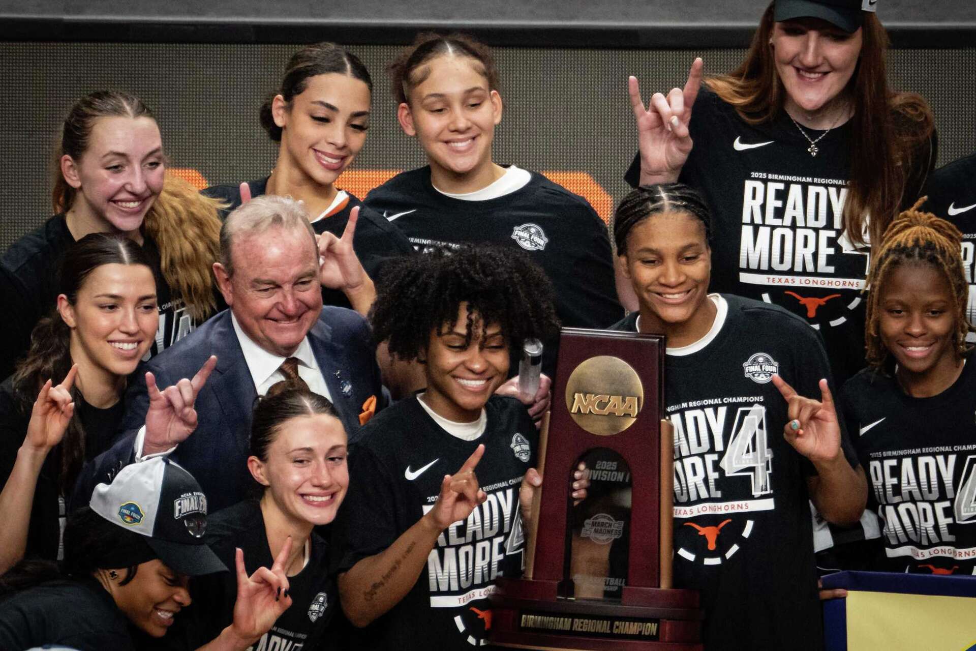 Texas, Vic Schaefer sign Ireland basketball prospect Grace Prenter