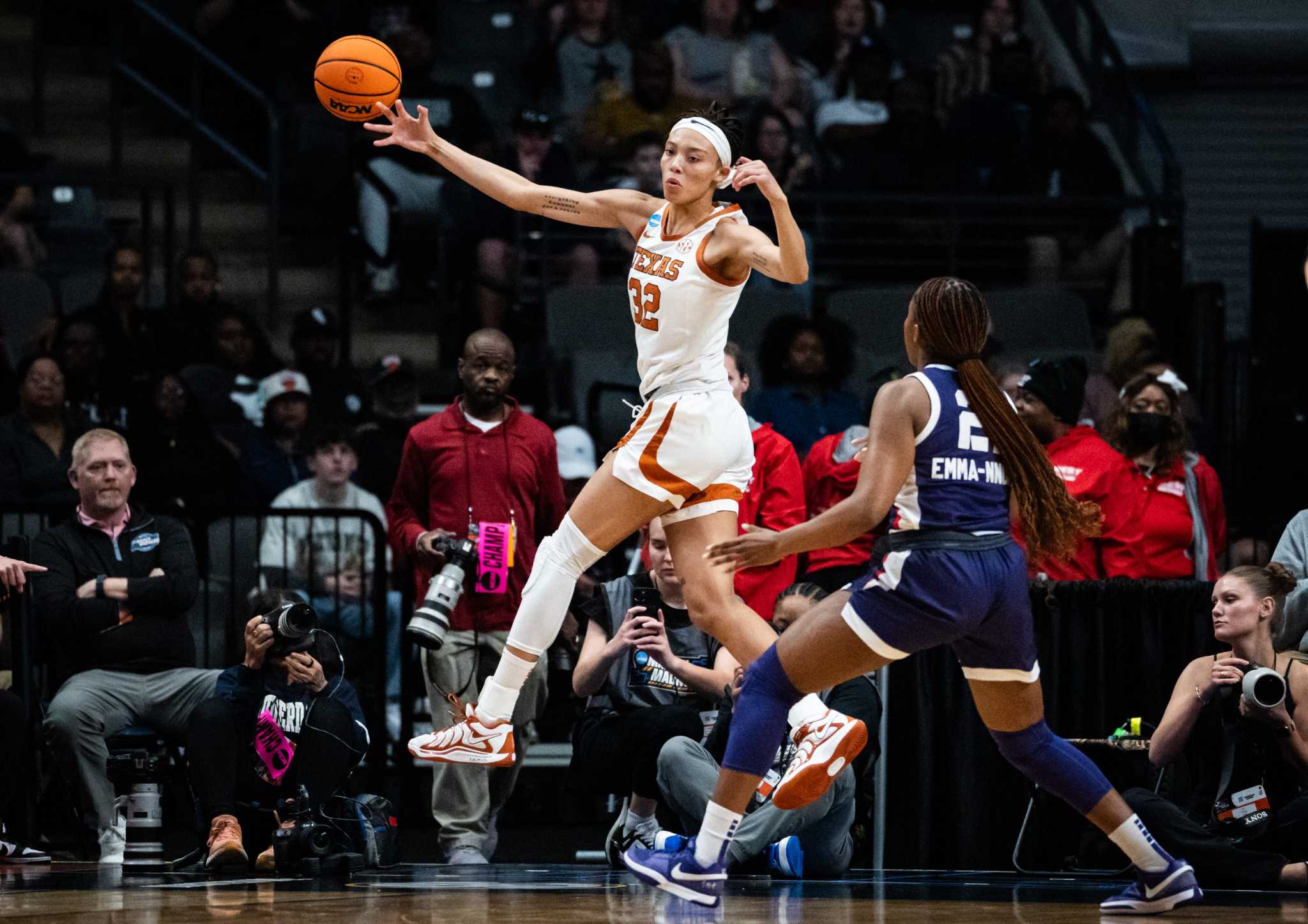 Reaction to Texas basketball advancing to NCAA Tournament Final Four ...