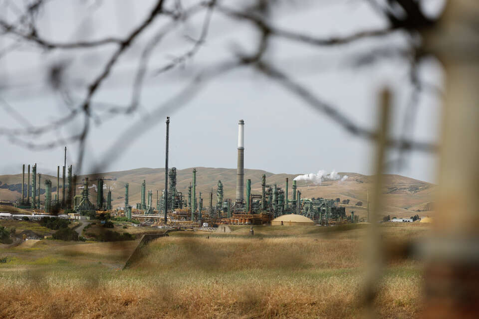 Valero refinery in Benicia flaring as it prepares to close