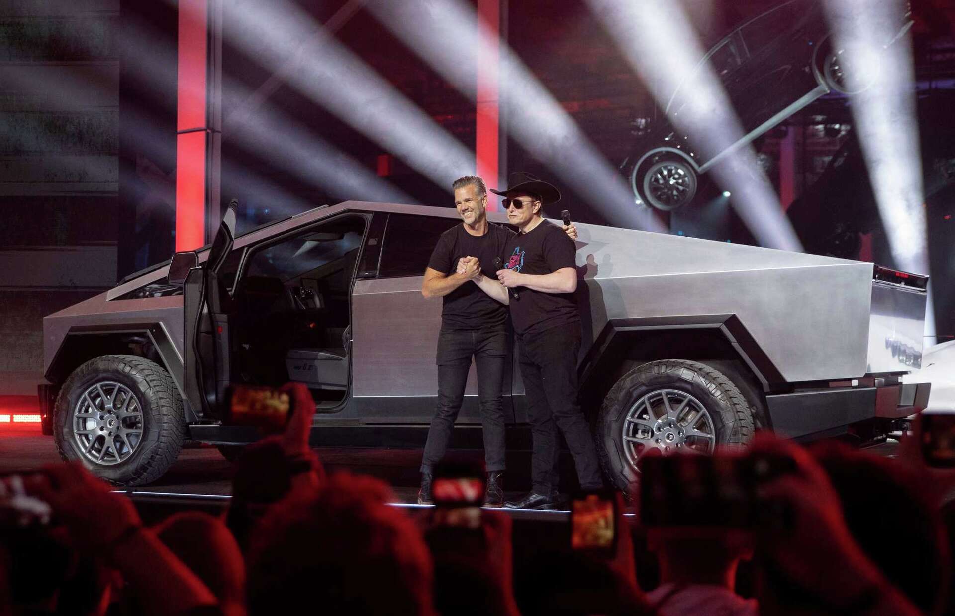 Inside Elon's big, weird Austin party: Music, robots — and even a ...