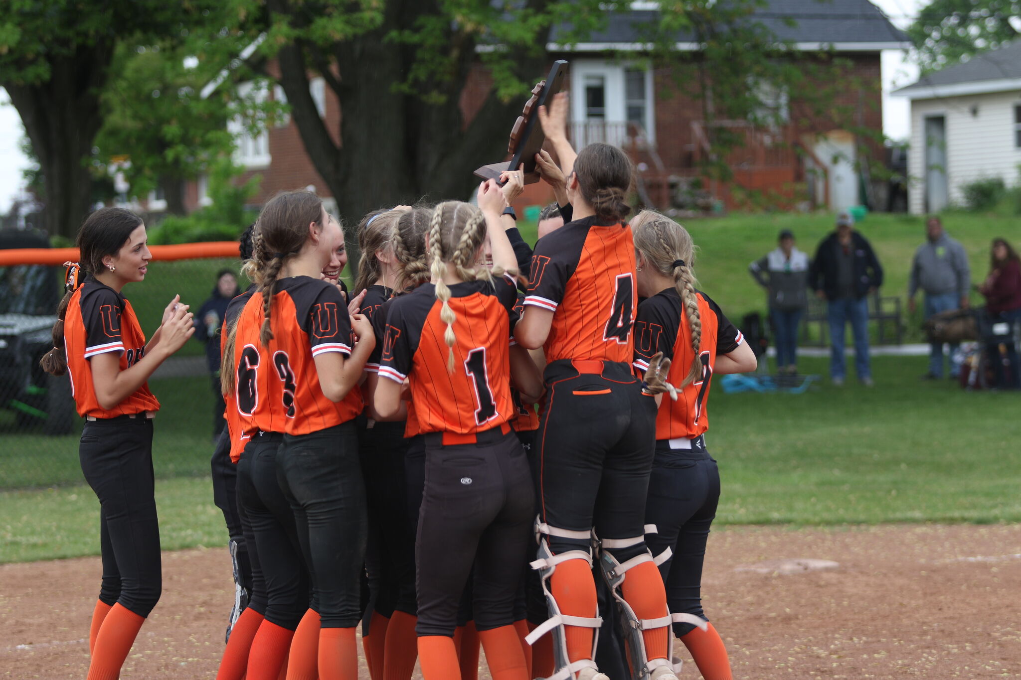 Luschar draws bases-loaded walk in 10th inning to give Oregon a 6-5 win ...