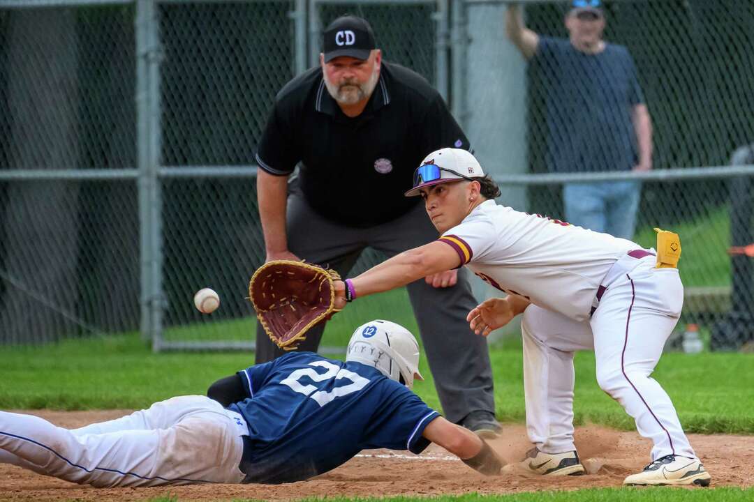 Saratoga Springs defeats Colonie in Game 1 of Class AAA baseball final