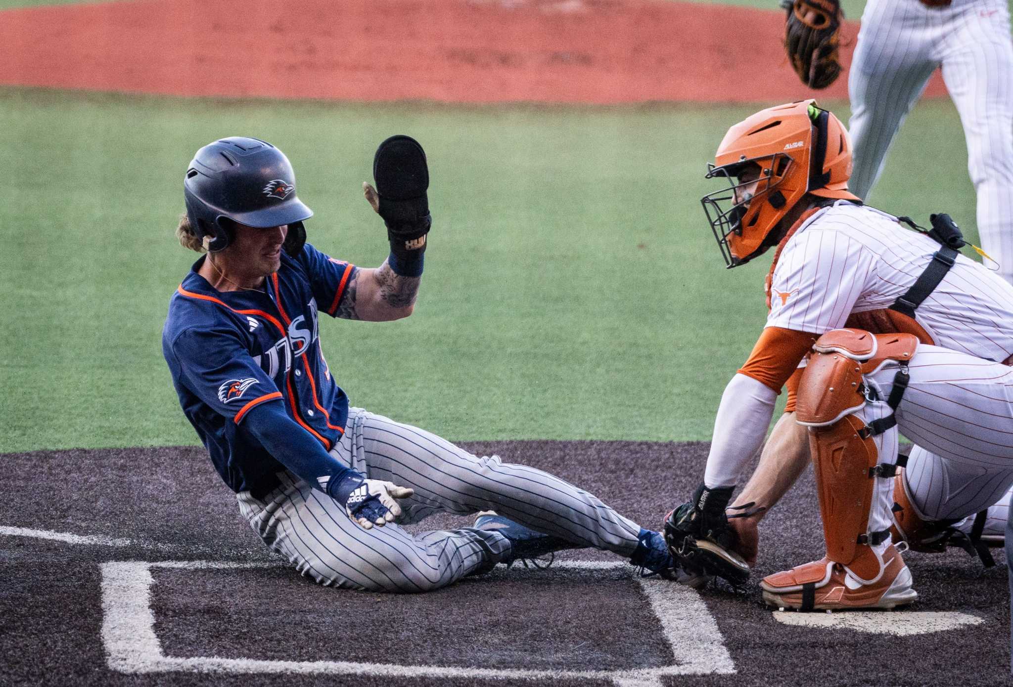 Texas vs UTSA baseball score today: Live updates from NCAA Tournament