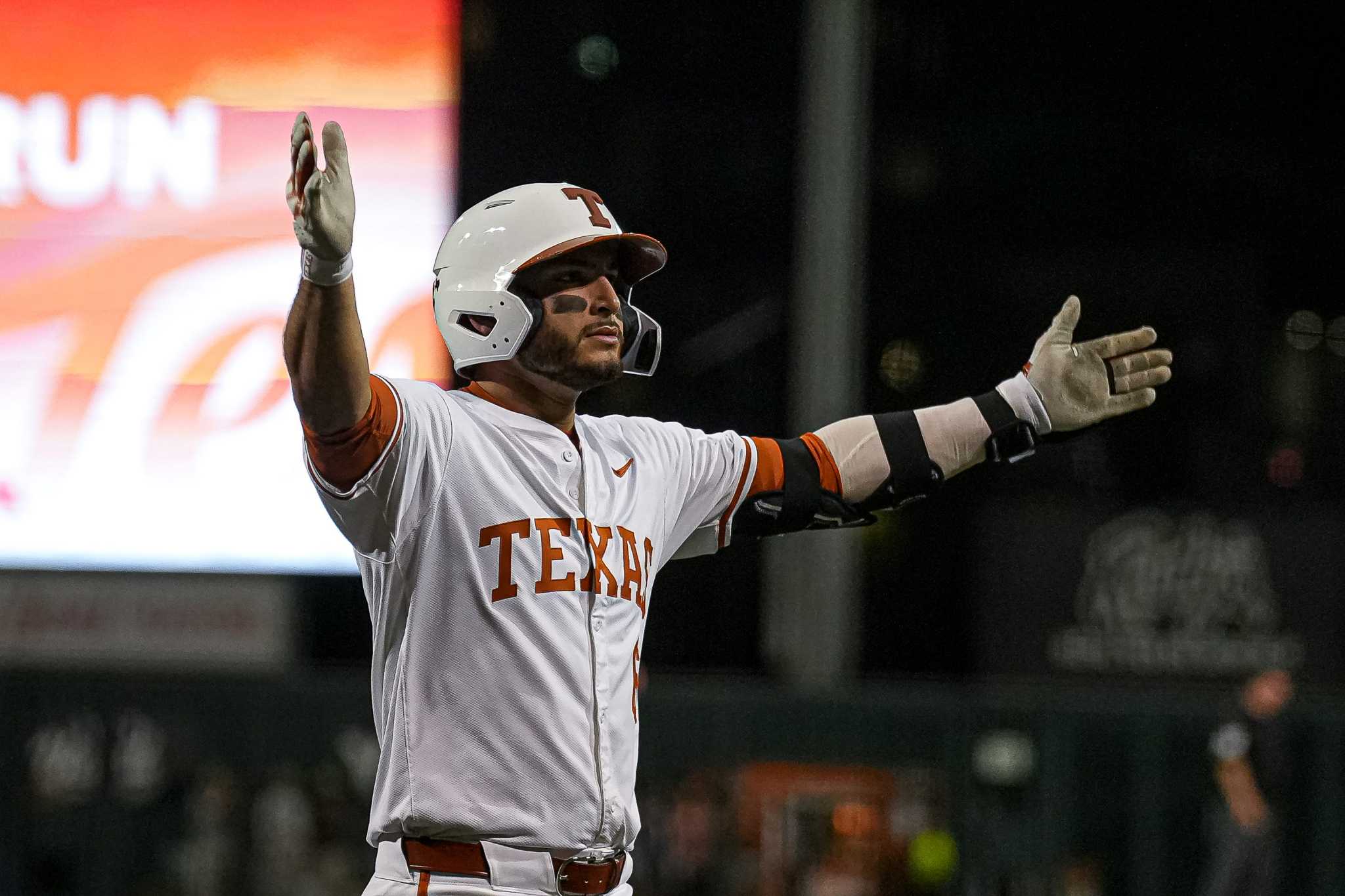 Texas baseball comes from behind to beat Georgia, take key SEC series ...