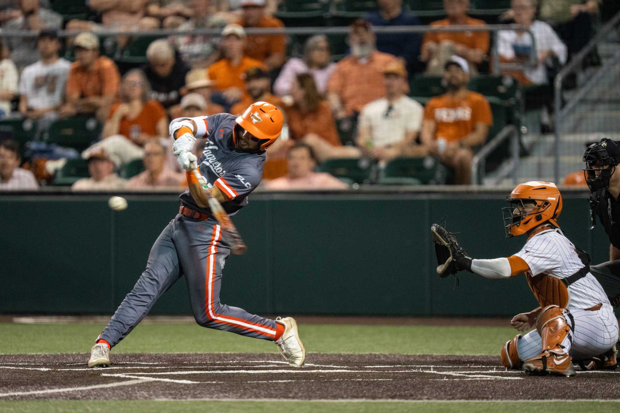 Texas-UTRGV baseball game features Galvan twins, Sinton High reunion