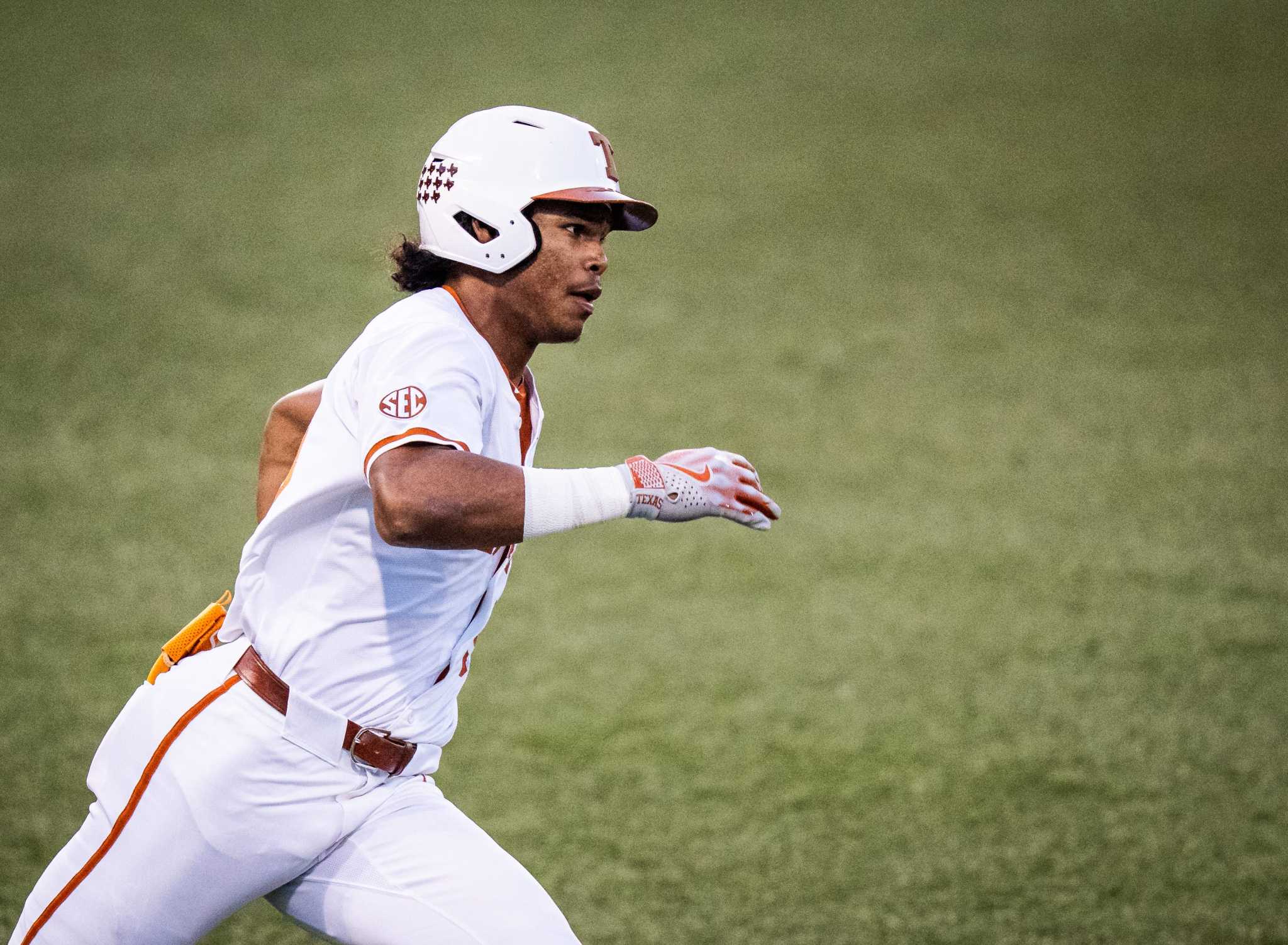 Texas baseball freshman Jonah Williams draws walks vs Florida